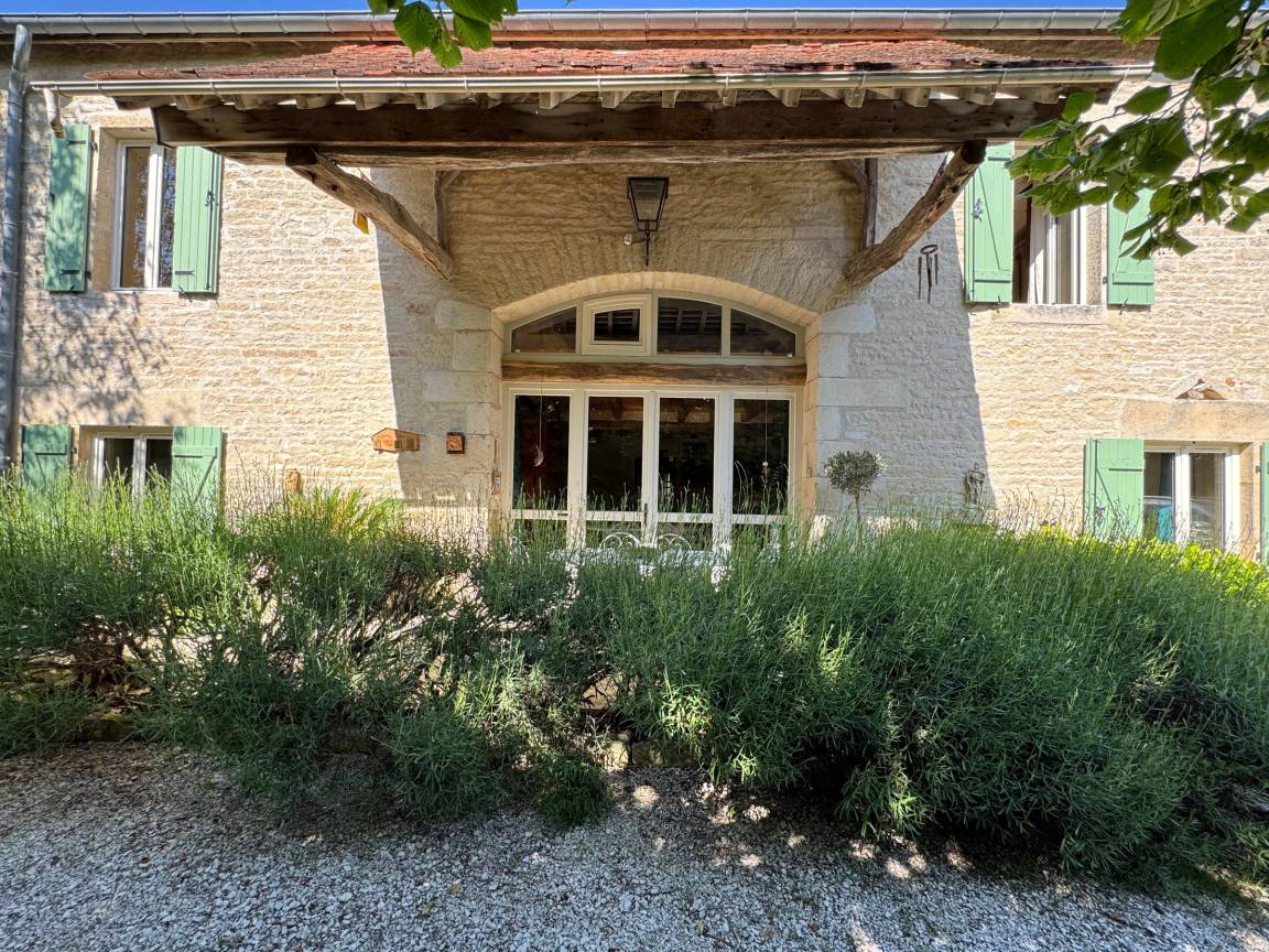 21 M² Chambre D'hôtes ∙ 1 Chambre ∙ 2 Personnes - Montbard