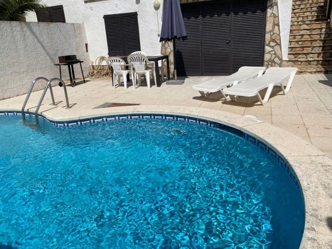 75 M² Maison De Vacances ∙ 3 Chambres ∙ 7 Personnes - L'Escala