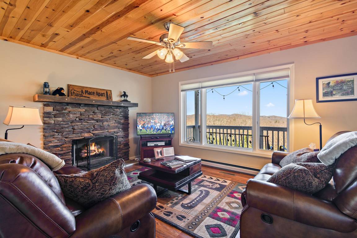 115 M² Cabin ∙ 3 Bedrooms ∙ 9 Guests - Blowing Rock, NC