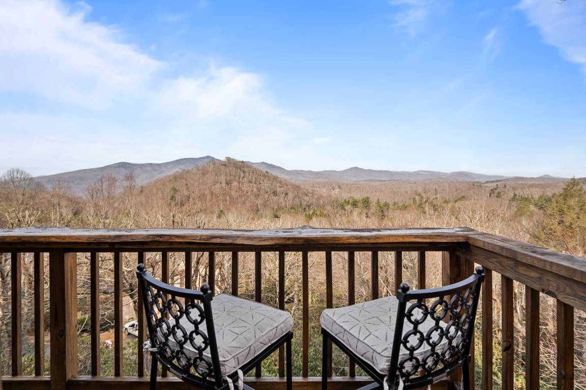 169 M² Cabin ∙ 3 Bedrooms ∙ 7 Guests - Blowing Rock, NC