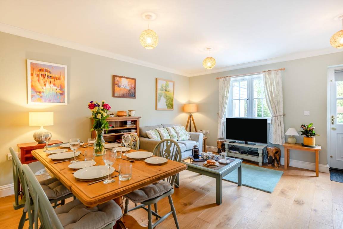 Cottage ∙ 3 Bedrooms ∙ 5 Guests - Beccles