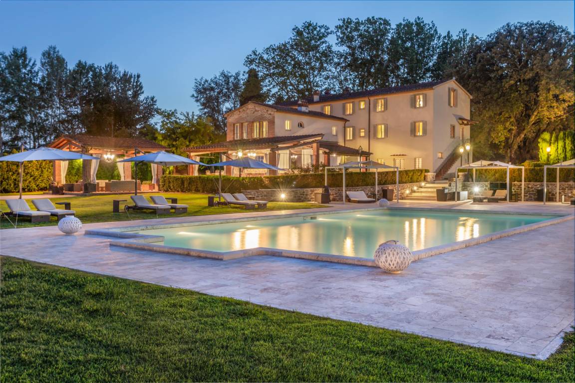 1100 M² Villa ∙ 13 Bedrooms ∙ 26 Guests - Pistoia