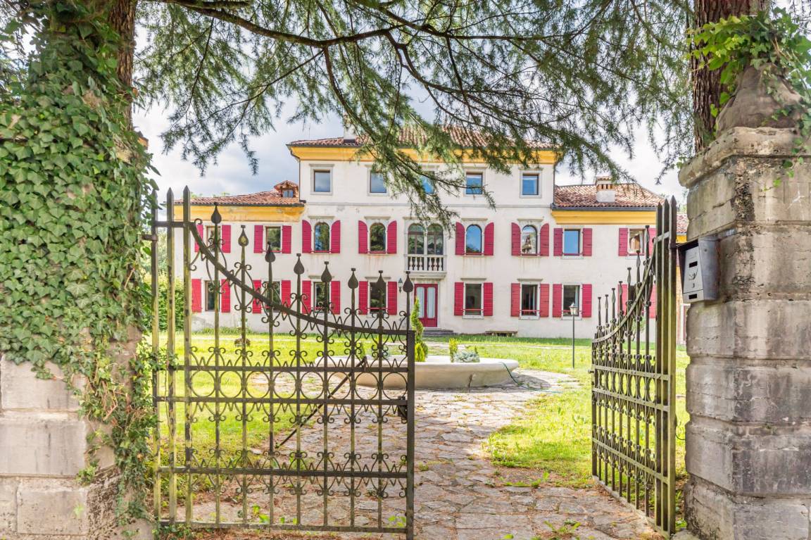 350 M² Apartment ∙ 3 Bedrooms ∙ 6 Guests - Mel