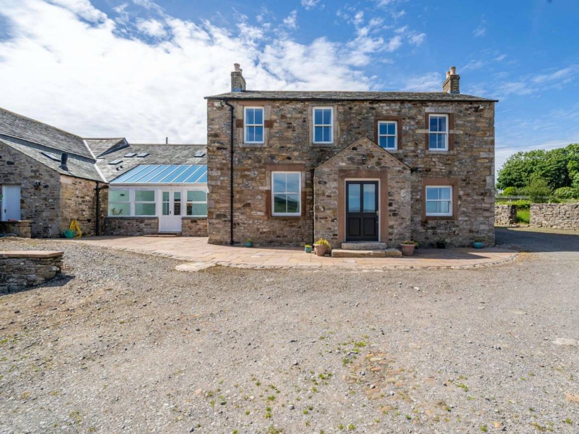 Cottage ∙ 8 Bedrooms ∙ 16 Guests - England