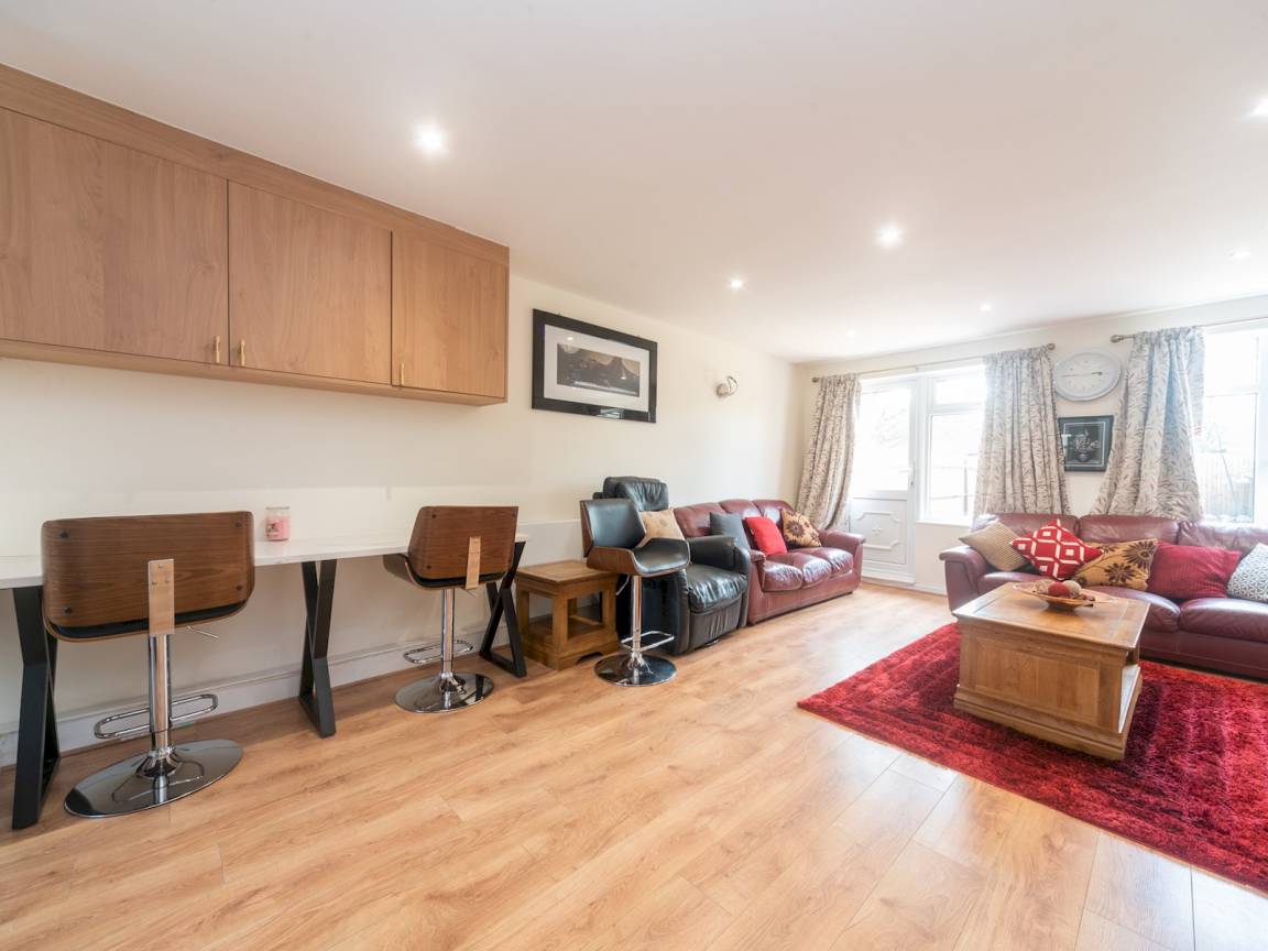 111 M² House ∙ 3 Bedrooms ∙ 5 Guests - London