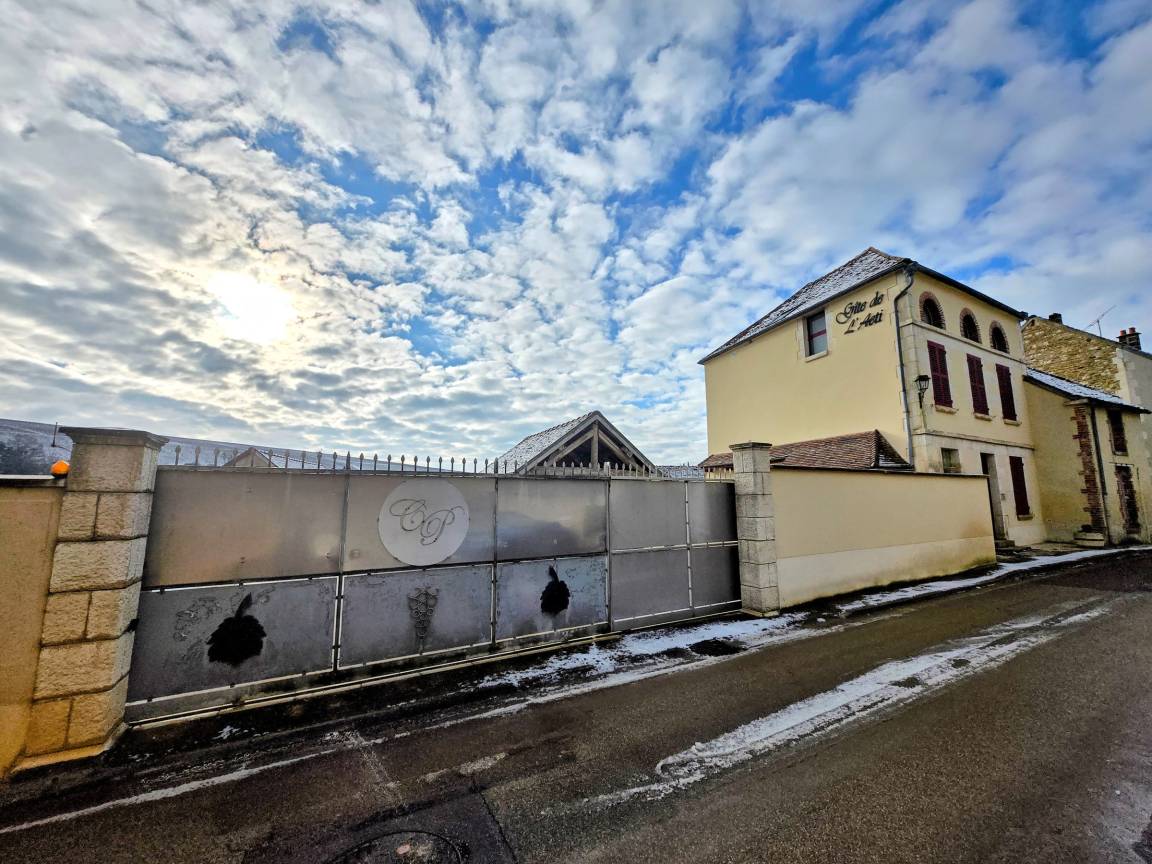 140 M² House ∙ 4 Bedrooms ∙ 6 Guests - Chablis