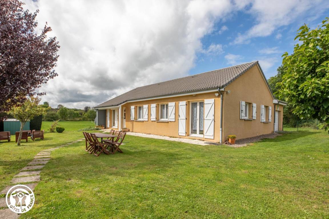 111 M² Gîte ∙ 3 Chambres ∙ 6 Personnes - Aydat