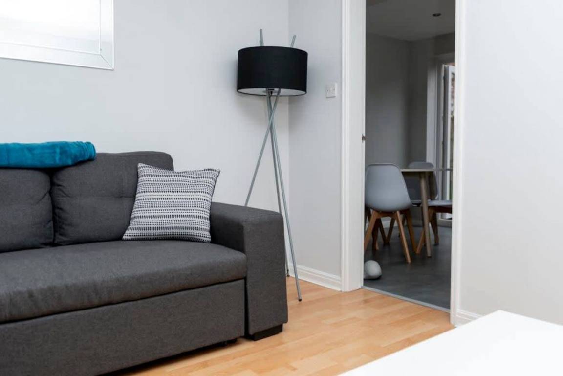 100 M² House ∙ 3 Bedrooms ∙ 6 Guests - Solihull