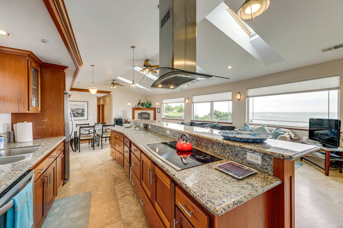 277 M² House ∙ 4 Bedrooms ∙ 10 Guests - Crescent City, CA