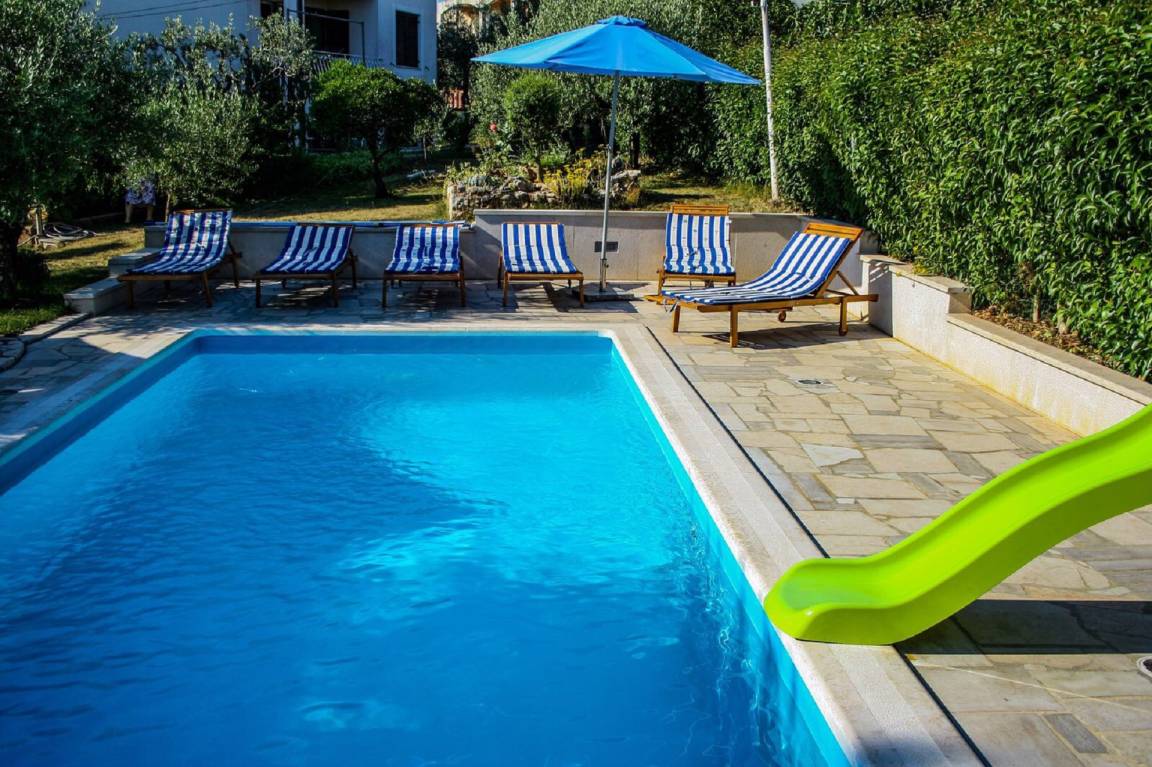 181 M² Villa ∙ 4 Bedrooms ∙ 12 Guests - Pula