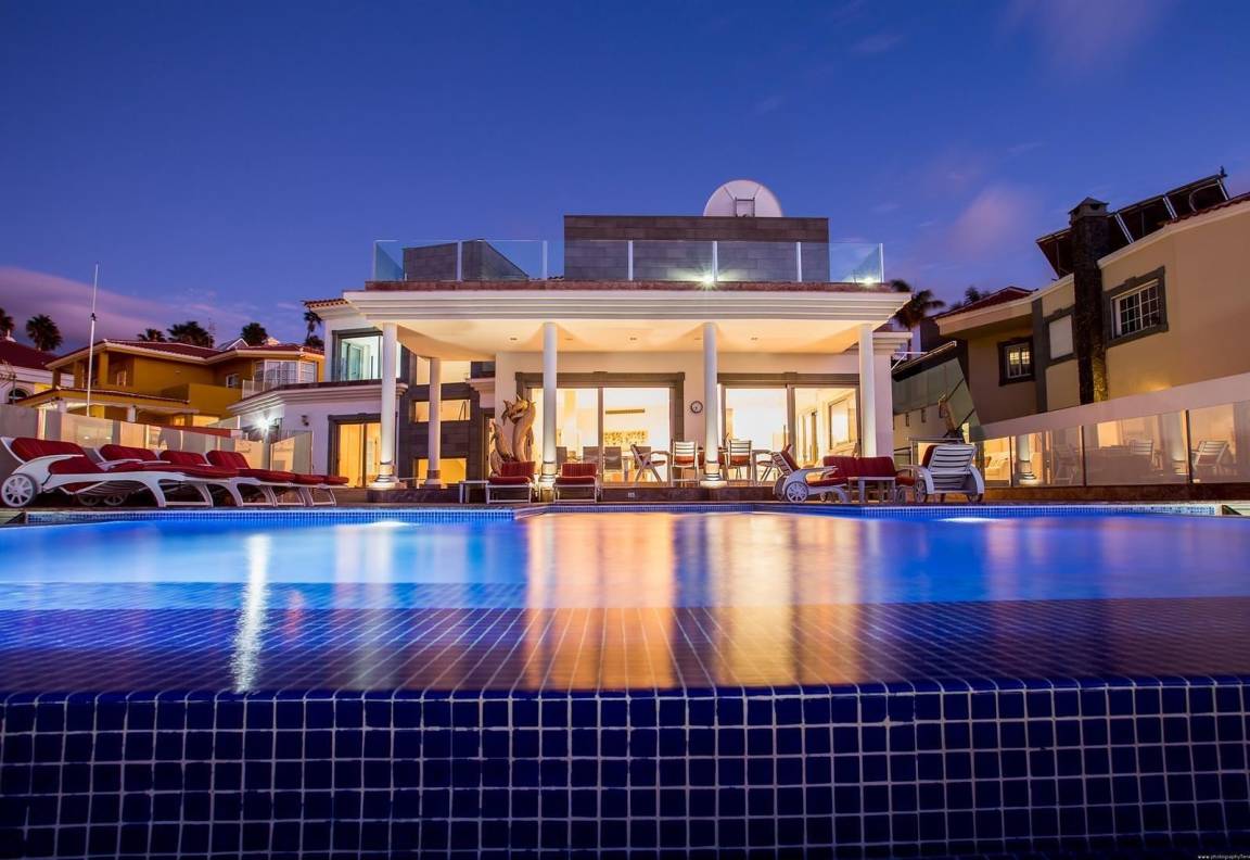 625 M² Villa ∙ 4 Bedrooms ∙ 8 Guests - Adeje
