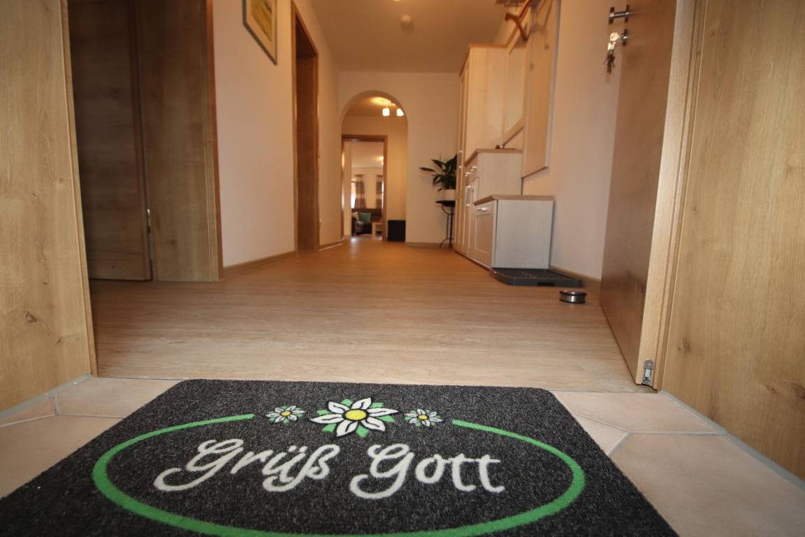 86 M² Ferienwohnung ∙ 2 Schlafzimmer ∙ 4 Gäste - Saulgrub