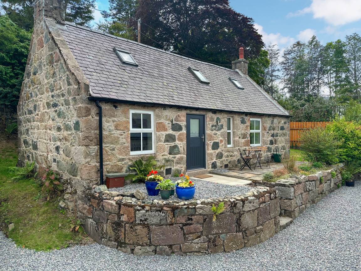 Cottage ∙ 2 Bedrooms ∙ 3 Guests - Aboyne