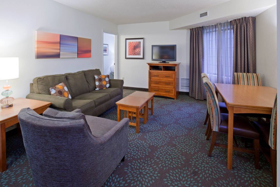 Condo ∙ 1 Bedroom ∙ 4 Guests - Plymouth, MN