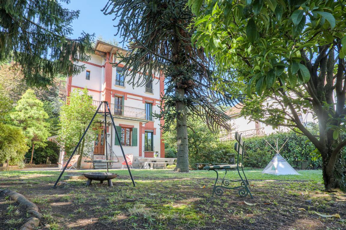 195 M² Talo ∙ 4 Makuuhuonetta ∙ 8 Vierasta - Brissago