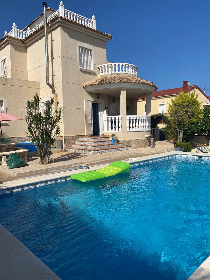 200 M² Villa ∙ 4 Schlafzimmer ∙ 8 Gäste - Guardamar del Segura