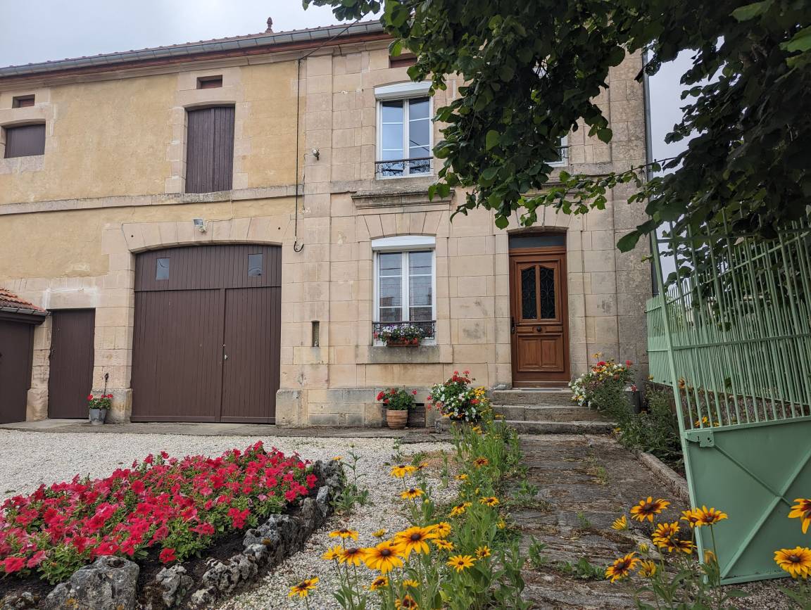 100 M² Gîte ∙ 3 Chambres ∙ 6 Personnes - Haute-Marne