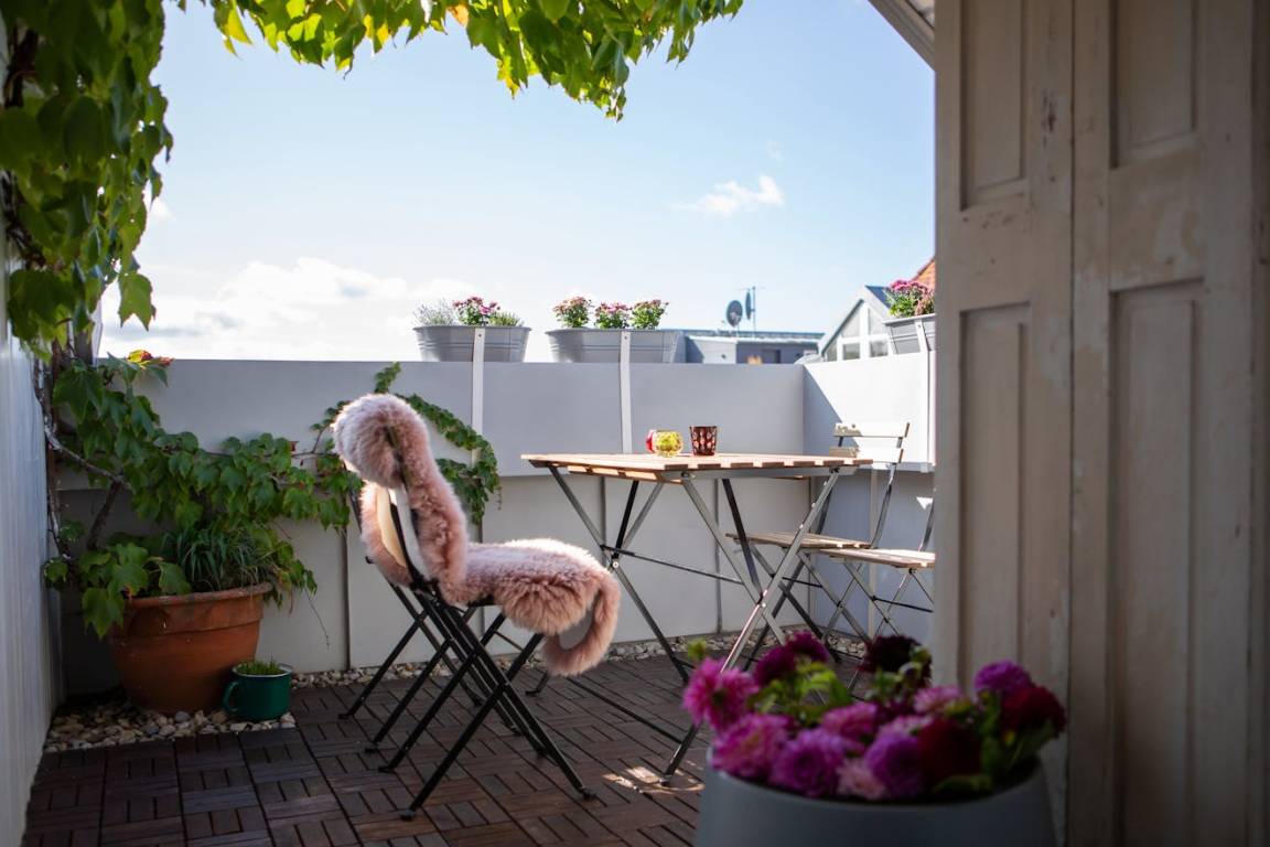 70 M² Ferienwohnung ∙ 1 Schlafzimmer ∙ 2 Gäste - Augsburg