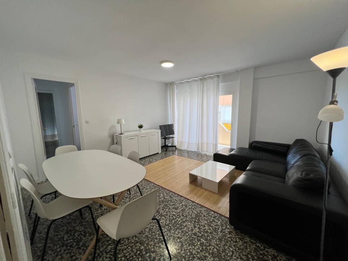 94 M² Apartment ∙ 4 Bedrooms ∙ 7 Guests - Salou