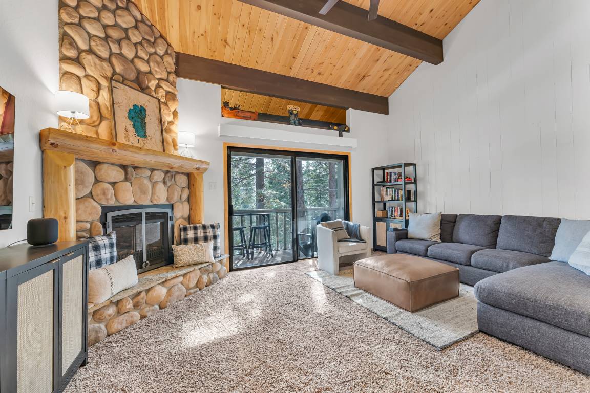 132 M² Condo ∙ 2 Bedrooms ∙ 6 Guests - North Lake Tahoe, CA