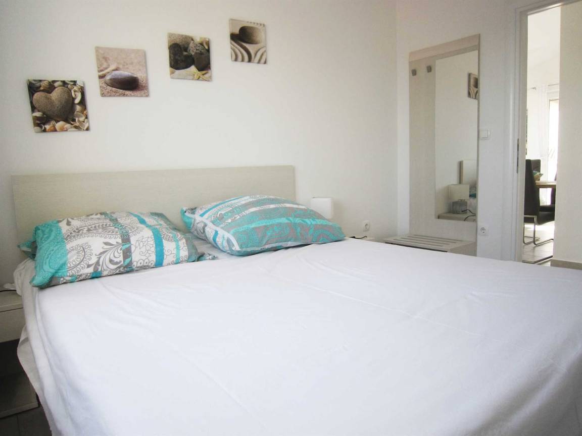 45 M² Huoneisto ∙ 1 Makuuhuone ∙ 4 Vierasta - Šibenik