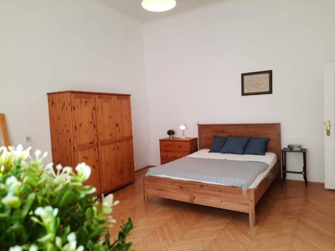 168 M² Apartment ∙ 4 Bedrooms ∙ 4 Guests - Budapest