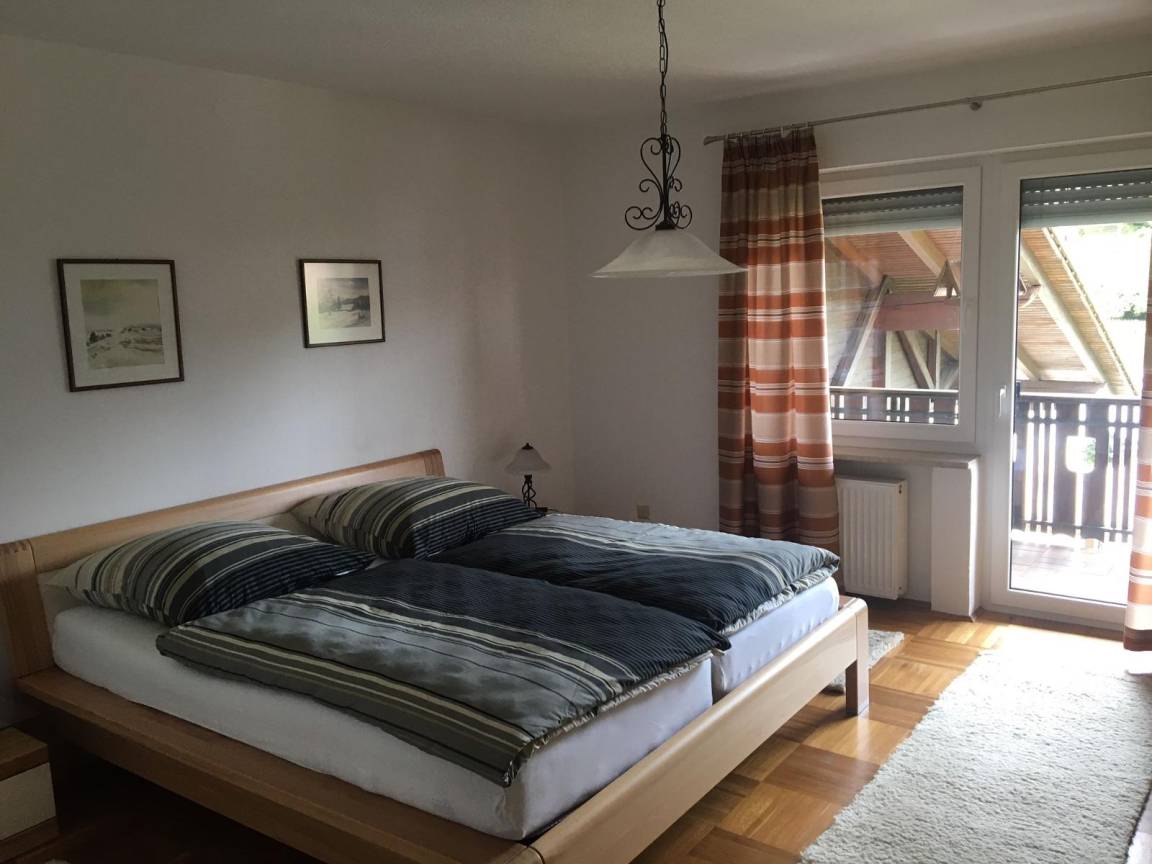 100 M² Ferienwohnung ∙ 2 Schlafzimmer ∙ 4 Gäste - Zwiesel