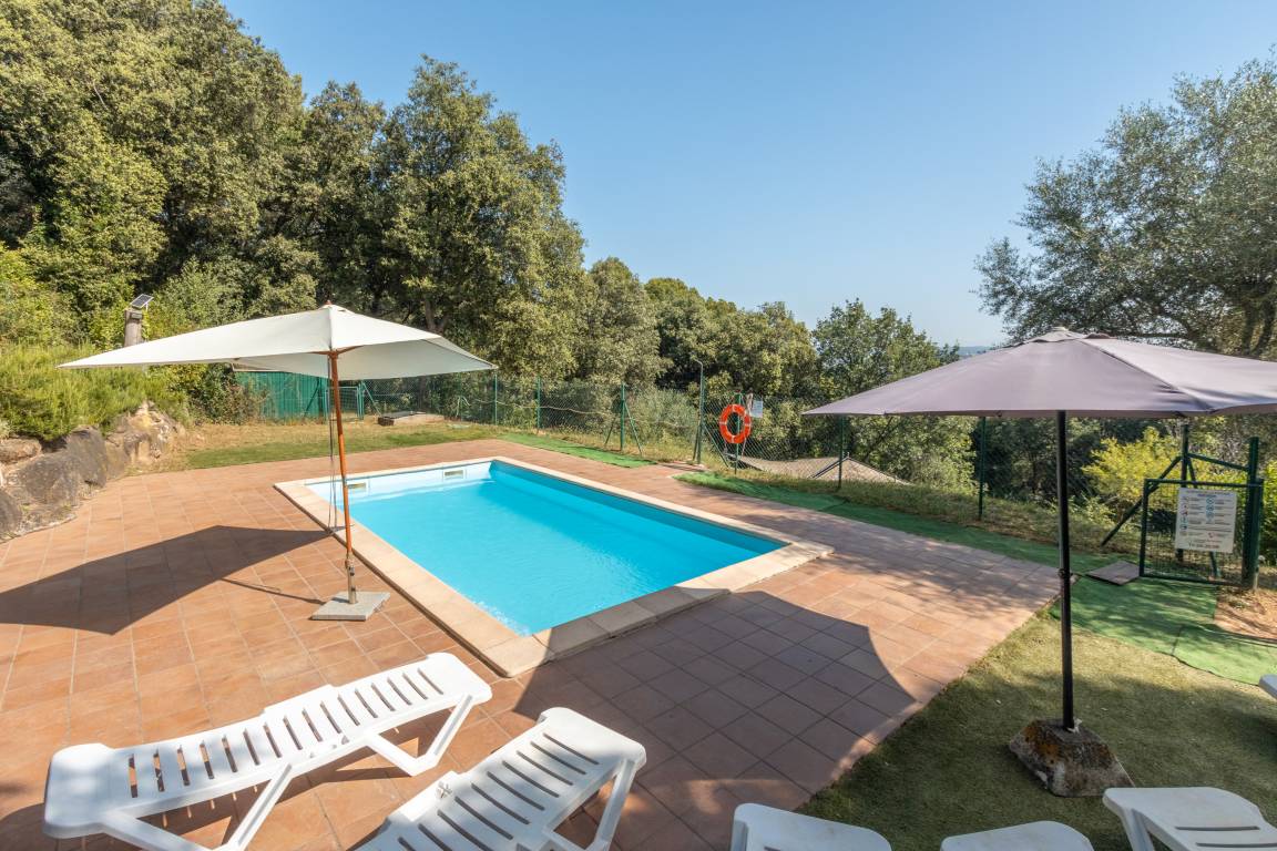 500 M² House ∙ 7 Bedrooms ∙ 24 Guests - Banyoles