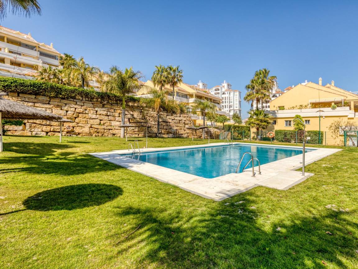 90 M² Apartamento ∙ 2 Habitaciones ∙ 4 Huéspedes - Estepona