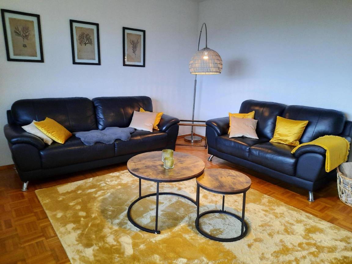 135 M² Ferienwohnung ∙ 3 Schlafzimmer ∙ 4 Gäste - Melsungen