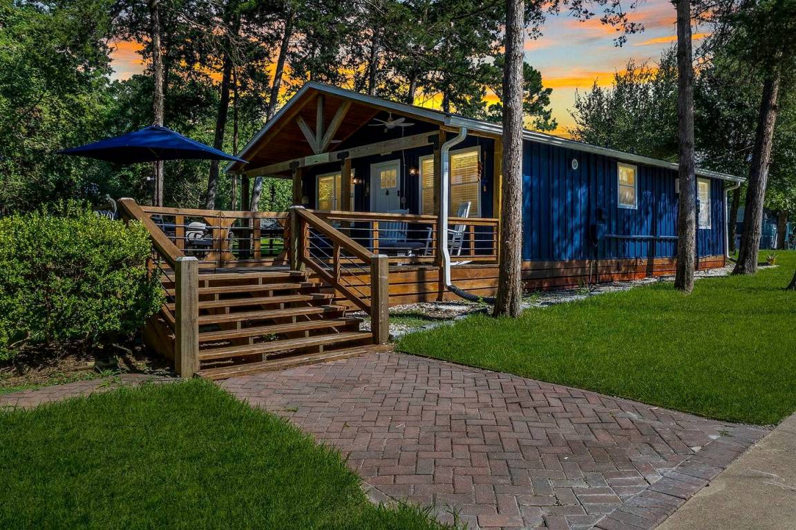 House ∙ 2 Bedrooms ∙ 8 Guests - Livingston