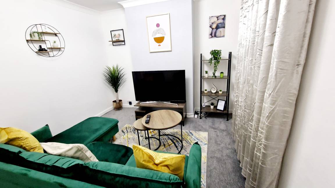 55 M² House ∙ 2 Bedrooms ∙ 5 Guests - Gillingham