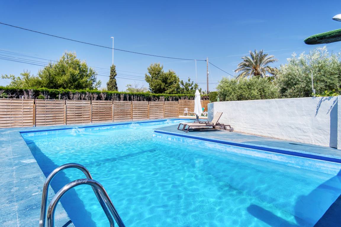 400 M² Chalet ∙ 6 Habitaciones ∙ 11 Huéspedes - Alicante