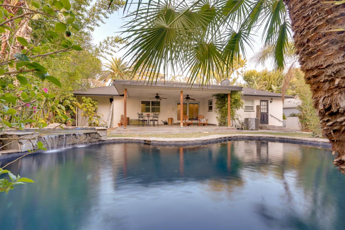 200 M² House ∙ 3 Bedrooms ∙ 6 Guests - Mechanics Bank Arena, Theater and Convention Center
