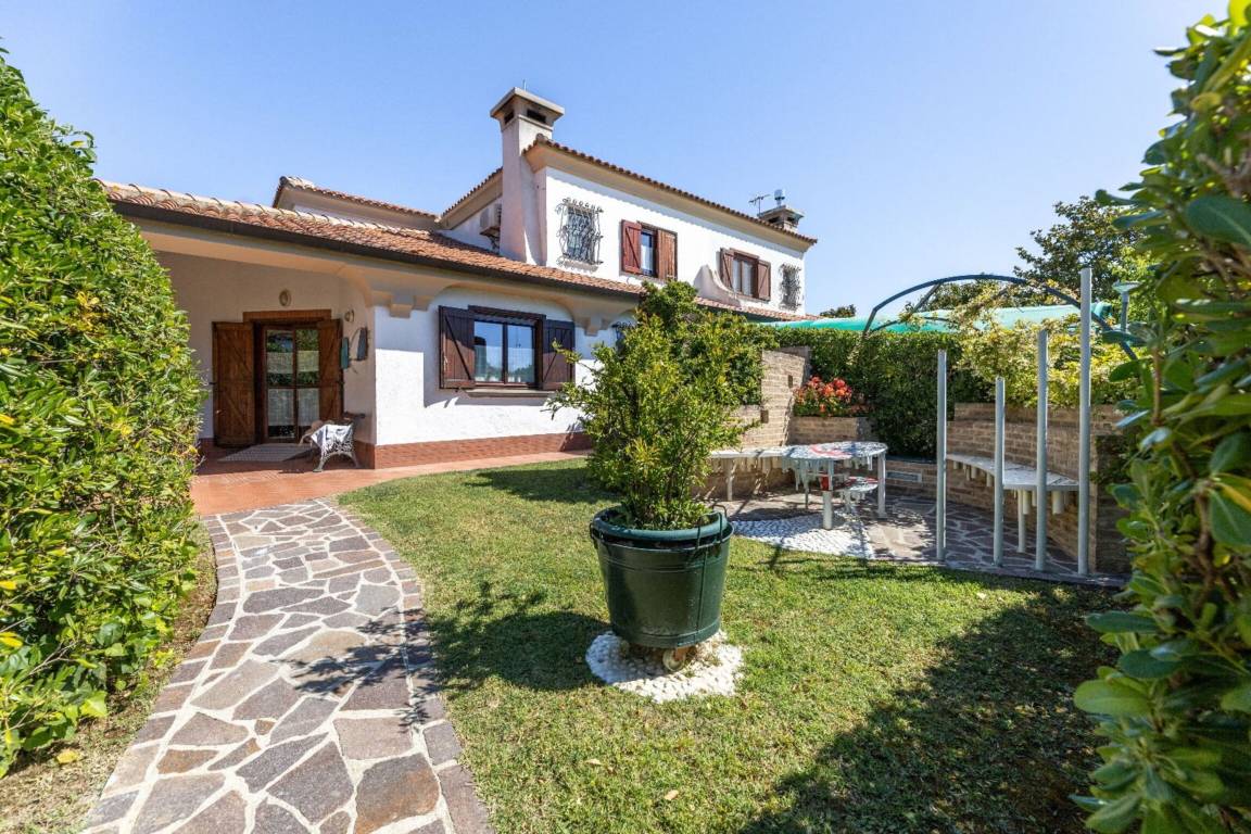 150 M² Villa ∙ 4 Habitaciones ∙ 8 Huéspedes - Ancona, Italia