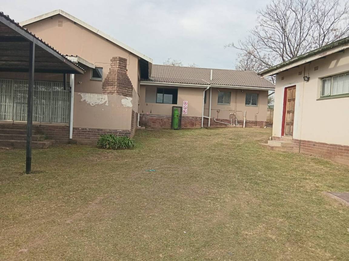 210 M² Ferienhaus ∙ 5 Schlafzimmer ∙ 10 Gäste - Pietermaritzburg