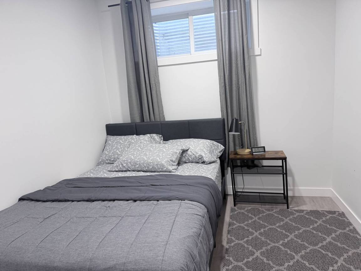162 M² Ferienhaus ∙ 1 Schlafzimmer ∙ 2 Gäste - Edmonton