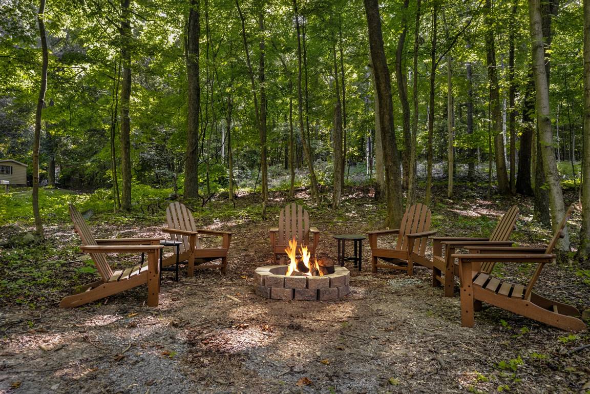 116 M² Cabin ∙ 3 Bedrooms ∙ 9 Guests - Berkeley Springs, WV