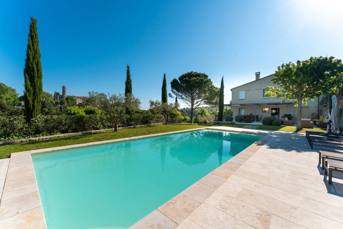 200 M² Villa ∙ 4 Chambres ∙ 8 Personnes - Uzès