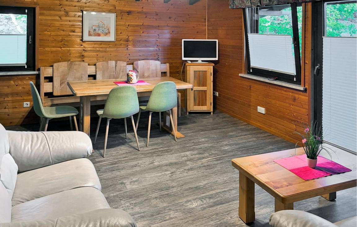 65 M² Ferienhaus ∙ 2 Schlafzimmer ∙ 6 Gäste - Pirmasens