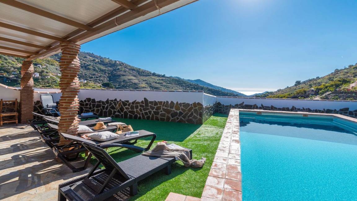 120 M² House ∙ 4 Bedrooms ∙ 10 Guests - Cómpeta
