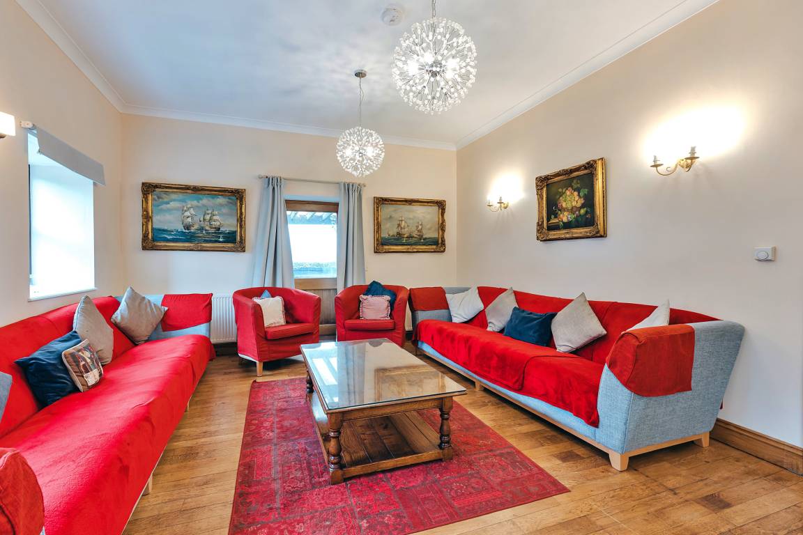 180 M² Cottage ∙ 6 Bedrooms ∙ 12 Guests - West Midlands