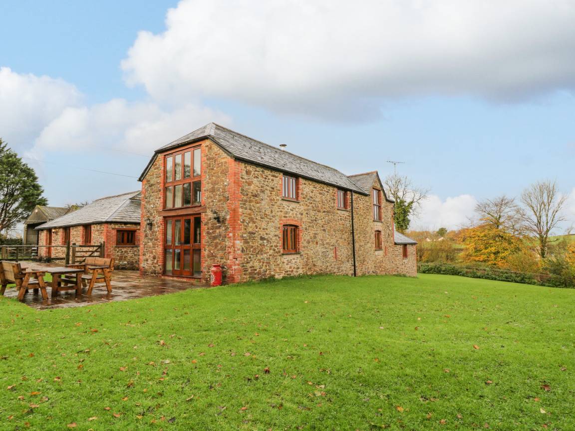 Cottage ∙ 5 Bedrooms ∙ 10 Guests - Holsworthy