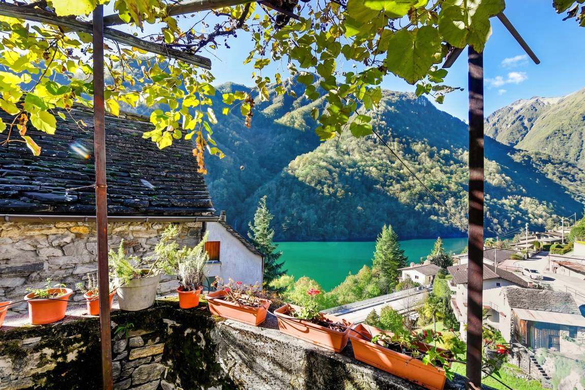 85 M² Chalet ∙ 2 Bedrooms ∙ 4 Guests - Canton of Ticino