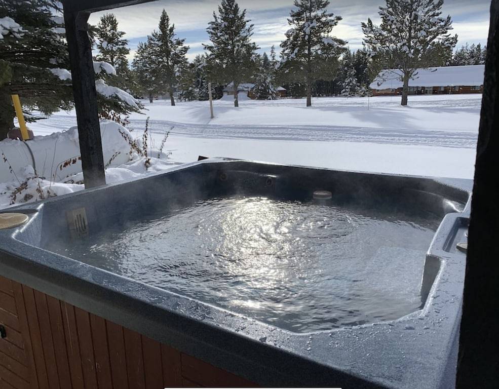House ∙ 4 Bedrooms ∙ 14 Guests - Island Park, ID
