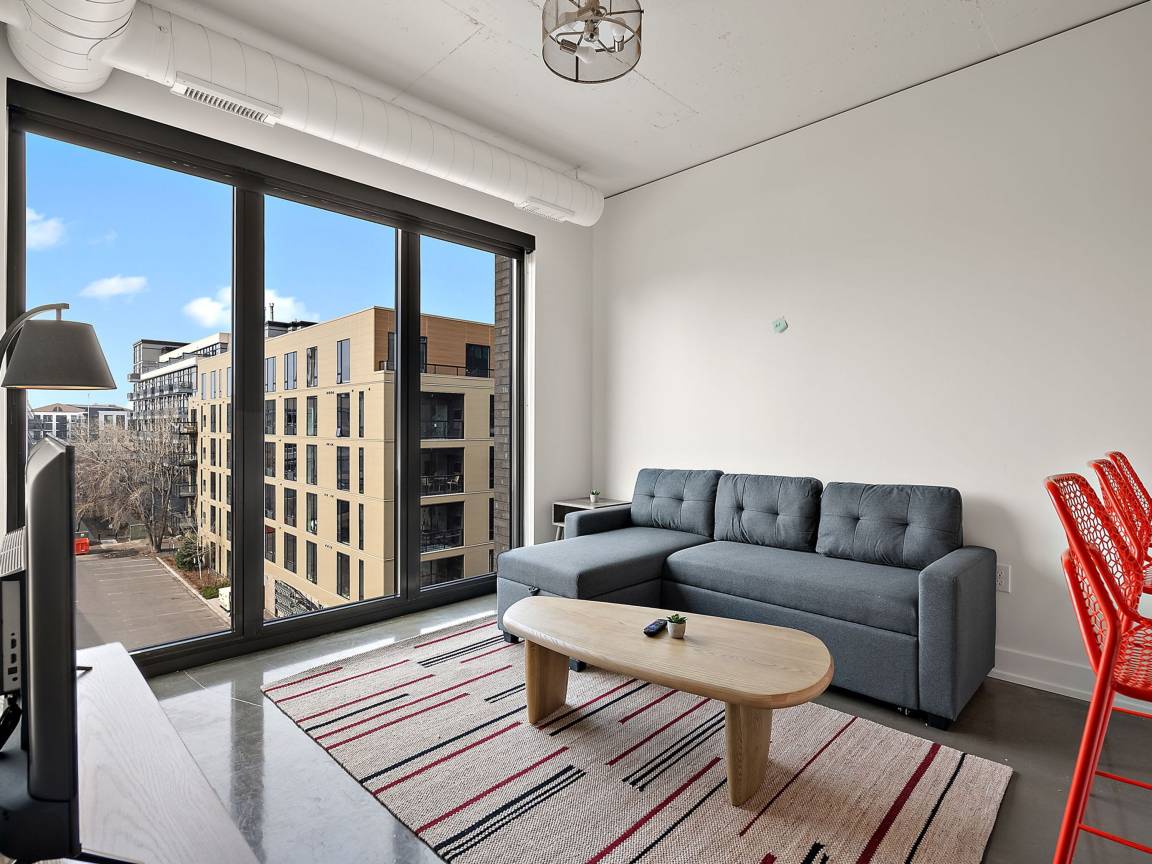 Apartment ∙ 2 Bedrooms ∙ 5 Guests - Minneapolis