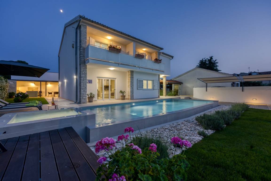 251 M² Villa ∙ 4 Schlafzimmer ∙ 8 Gäste - Poreč