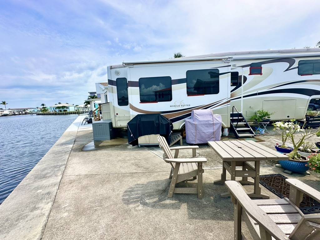 House ∙ 1 Bedroom ∙ 4 Guests - Stuart Beach, Stuart
