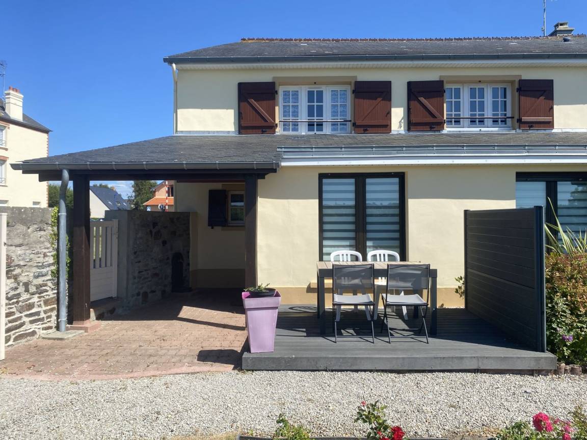 65 M² Ferienhaus ∙ 1 Schlafzimmer ∙ 4 Gäste - Portbail