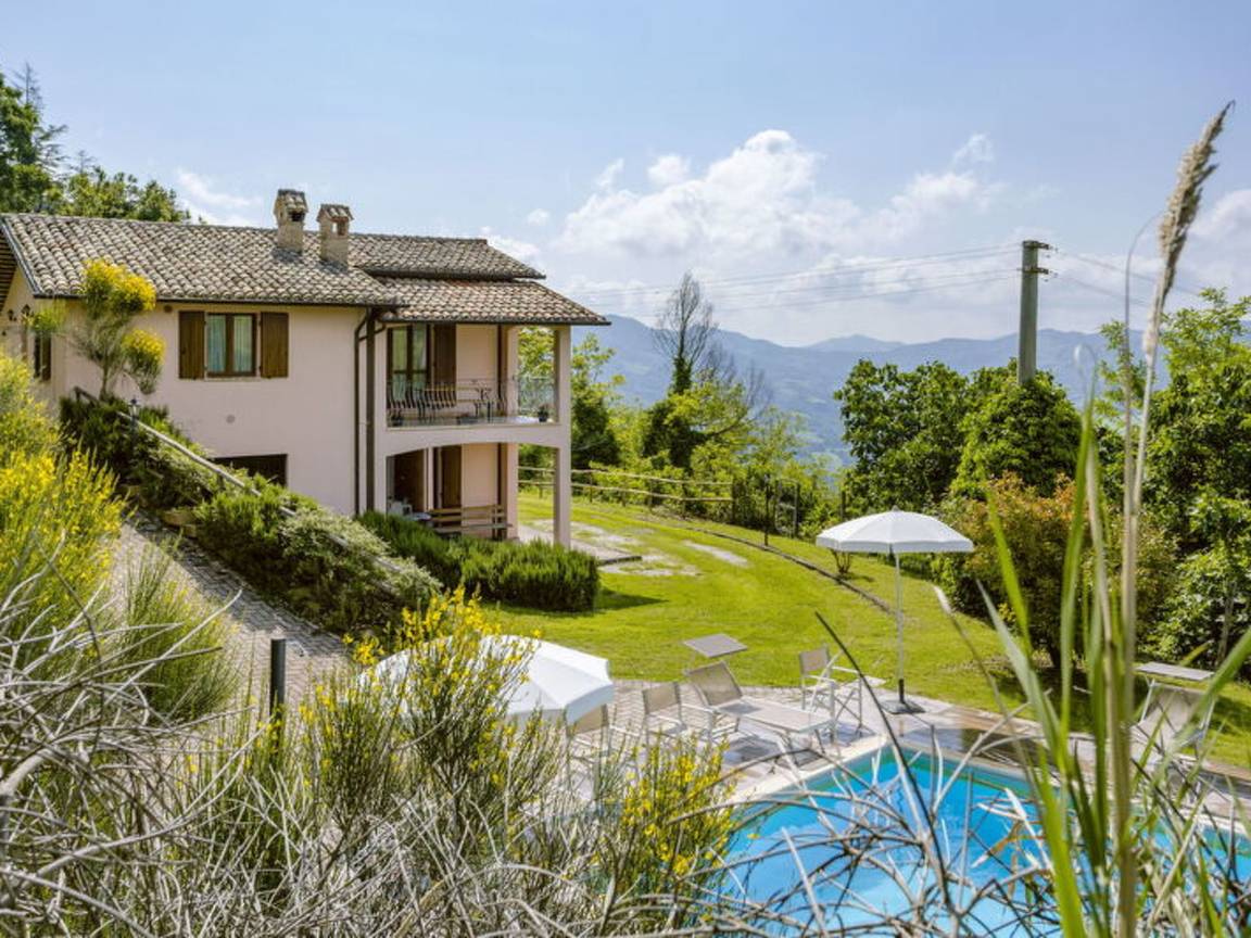 236 M² House ∙ 1 Bedroom ∙ 16 Guests - Urbino